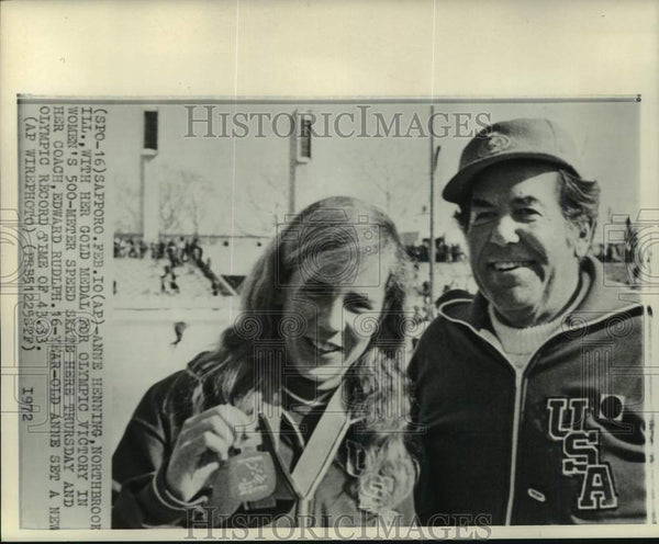 1972 Press Photo Olympic gold medalist Anne Henning poses with coach ...