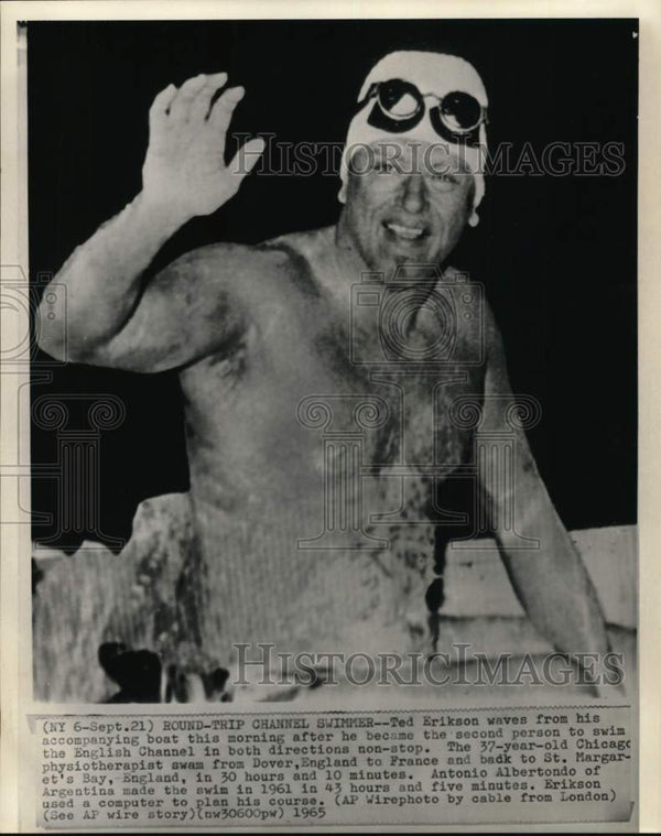 1965 Press Photo Swimmer Ted Erikson waves from his accompanying boat ...