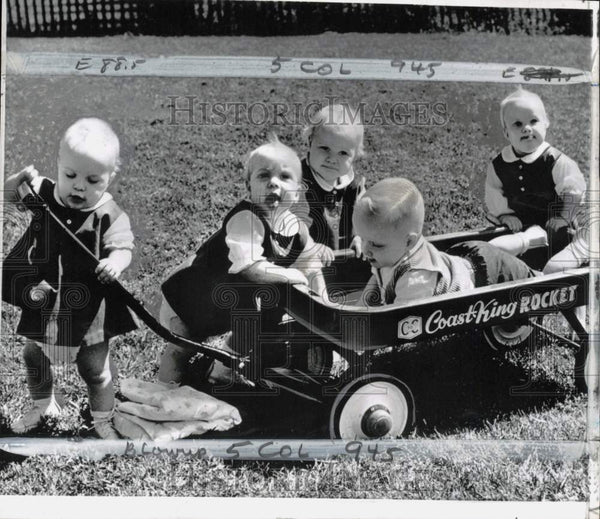 1964 Press Photo Famed Fischer quintuplets of Aberdeen, South Dakota t ...