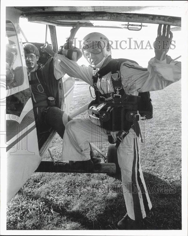 1979 Press Photo Skydivers Randy Garman and Don Vayu of Elizabethtown ...