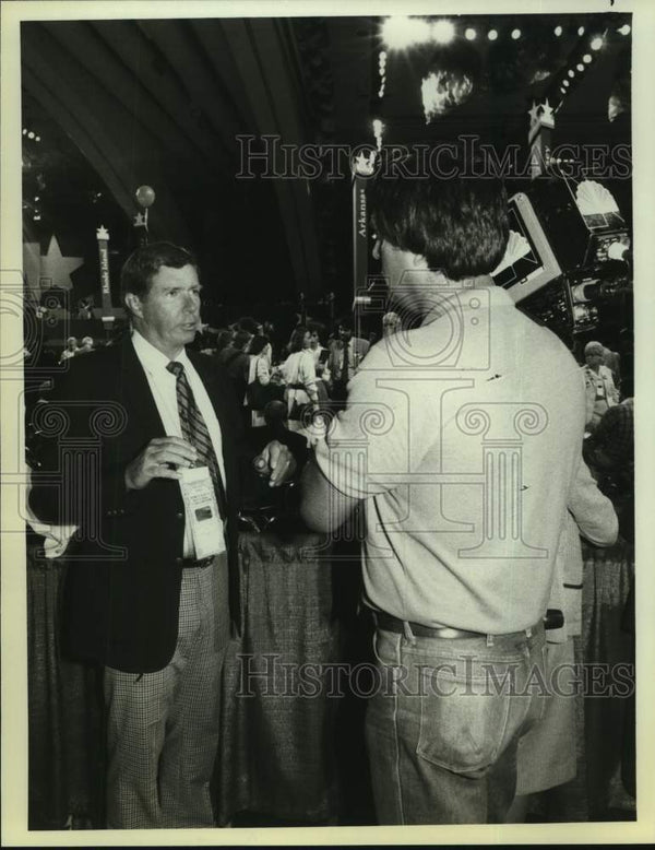 1984 Press Photo Steve Delaney anchors Democratic National Convention ...
