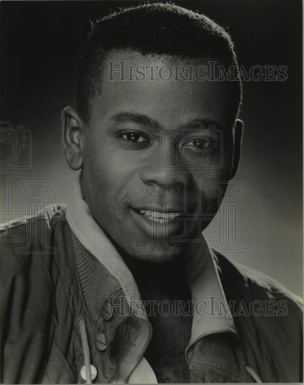 1994 Press Photo Actor Bruce Beatty smiles in closeup portrait ...