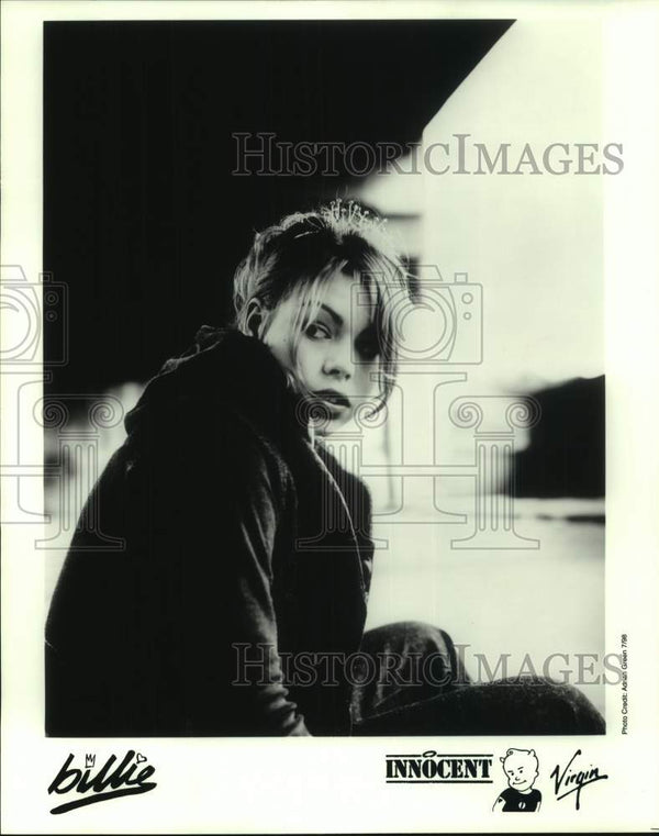 1998 Press Photo Singer Billie Piper in closeup portrait wearing crown ...