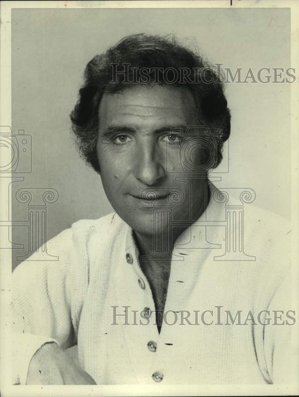 1983 Press Photo Emmy winner Judd Hirsch as Alex Rieger on "Taxi ...