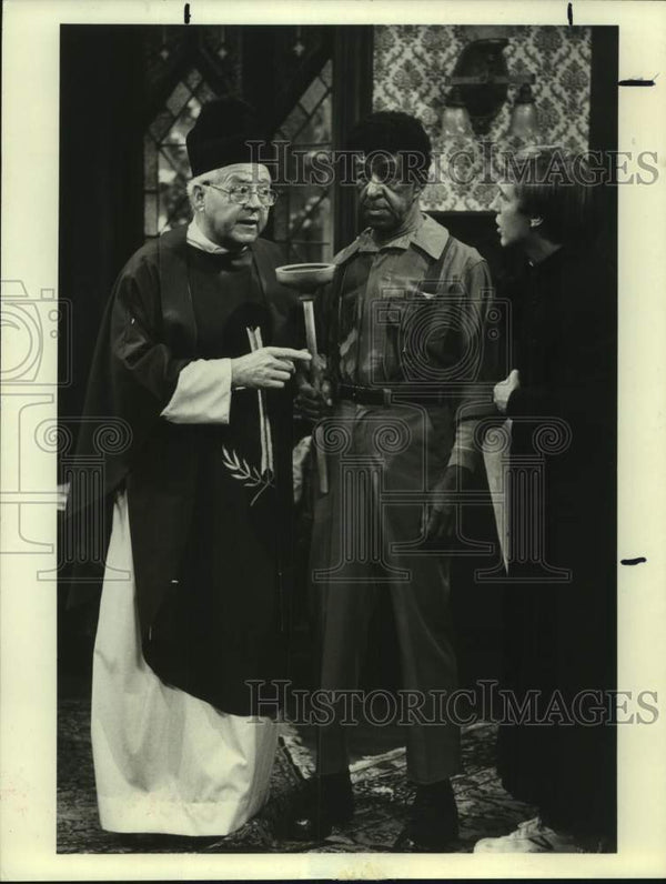 1975 Press Photo Dennis Dugan, Actor with co-stars in scene with ...