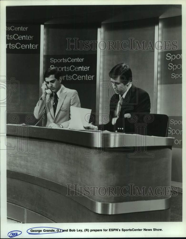 1982 Press Photo ESPN SportsCenter News Correspondents George Grande ...