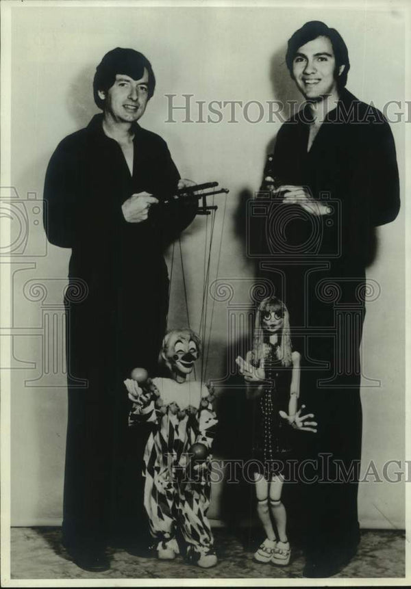 1978 Press Photo Puppeteers Fred Cowan and Rudy Gaytan with Puppets ...