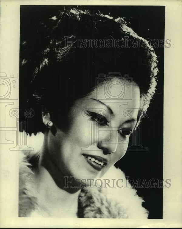 1987 Press Photo Atsuko Azuma, Entertainer - sap23425 - Historic Images