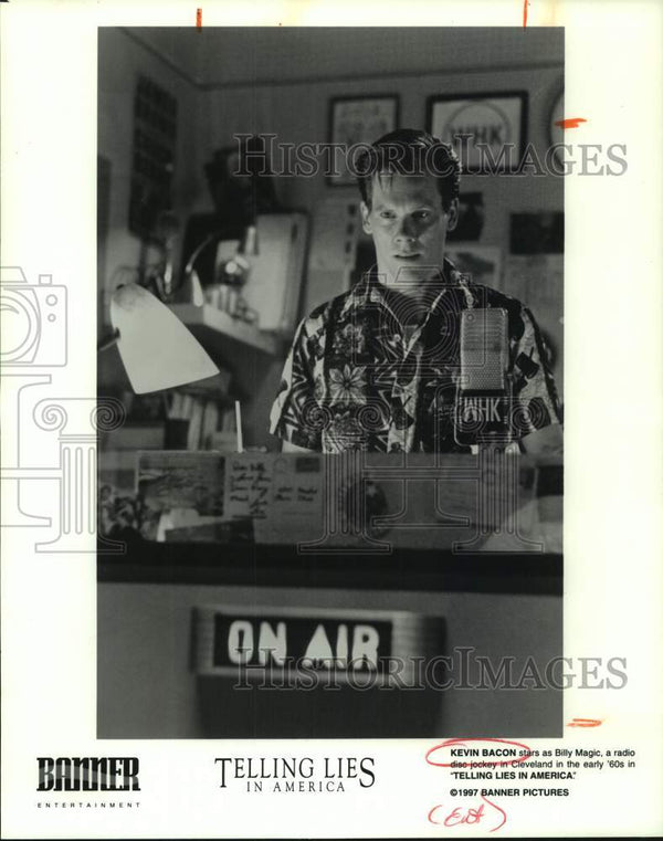 1997 Press Photo Actor Kevin Bacon as Billy Magic in "Telling Lies in ...