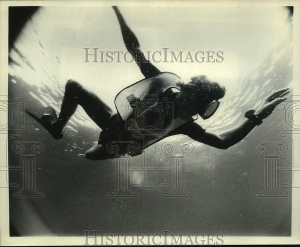 Press Photo Actor Curt Dawson in Nassau "Guiding Light" Underwater ...