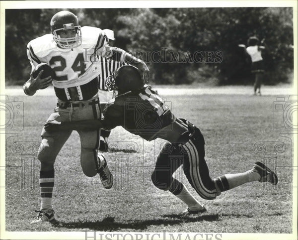 1986 Press Photo Antonian plays Bruni in a high school football game ...
