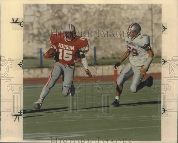 1990 Press Photo Judson and Marshall tangle in a high school football ...