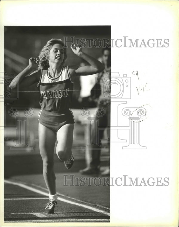 1984 Press Photo Highland distance runner Natalie Nalepa at the Fiesta ...