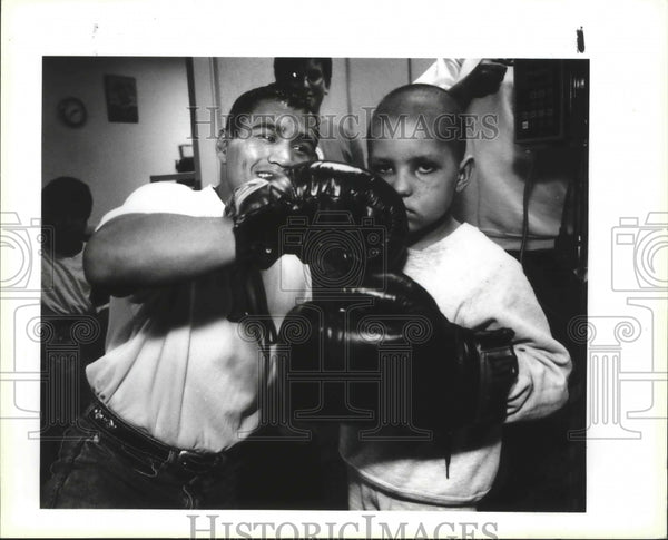 1993 Press Photo Boxer "Jesse" James Leija at Santa Rosa Children's ...