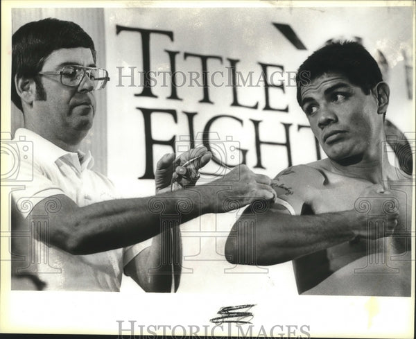 1987 Press Photo Boxer Mike Ayala with Match Maker Wayne Harrison at ...