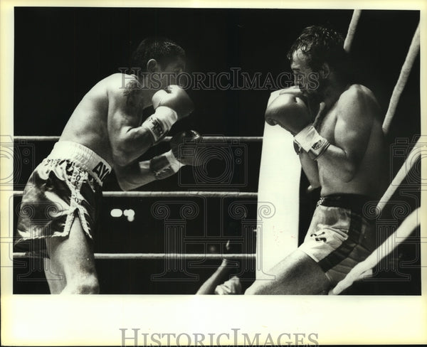 1984 Press Photo Boxer Mike Ayala Fights Opponent Martinez in Ring ...