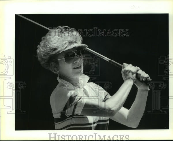 1989 Press Photo Golfer Betty Jean Dobbins plays the City Women's ...