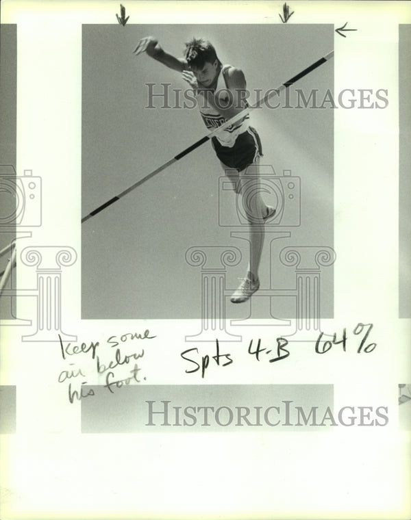 1989 Press Photo Brandon Blain, Cuero High School Track Pole Vaulter ...