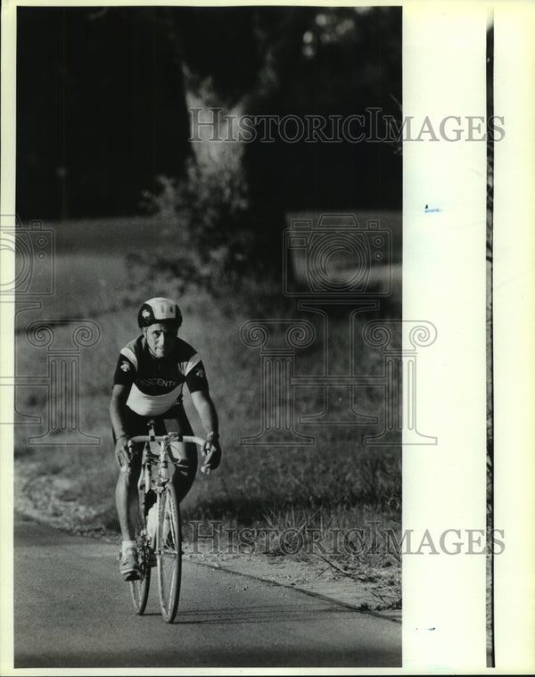 1990 Press Photo Cyclist Fred Chaney Riding Bike at Fort Sam Houston ...
