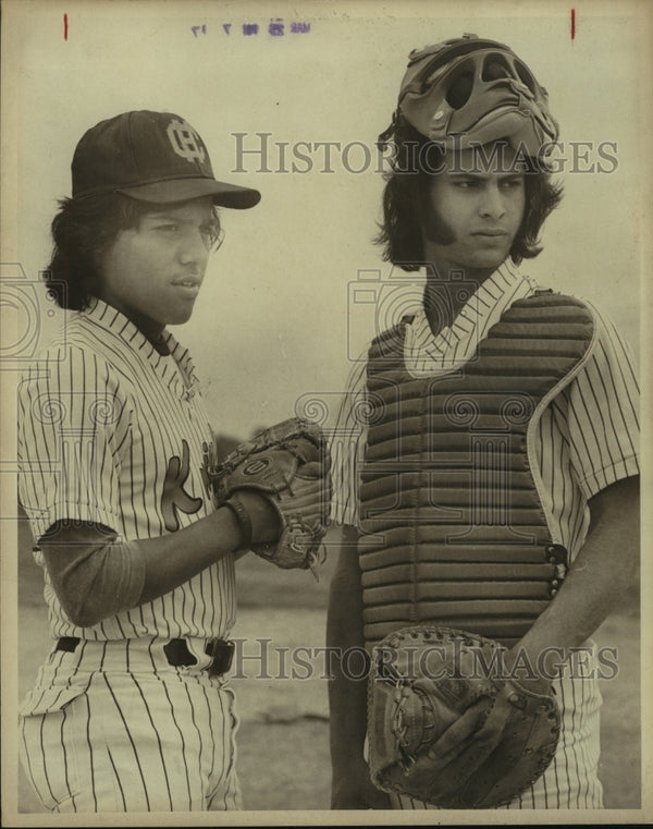 1977 Press Photo High school baseball players Dave Gusman and Ronnie ...