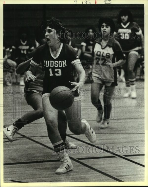 1984 Press Photo Lee and Judson play girls high school basketball ...