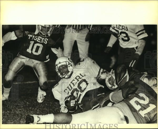 Press Photo Cuero High football player Robert Strait in action ...