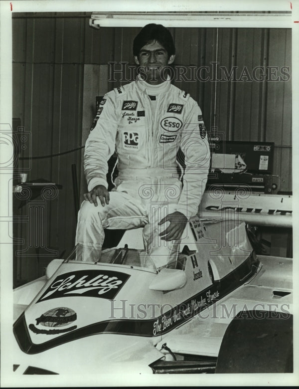 1982 Press Photo Race driver Josele Garza with his open-wheel car ...