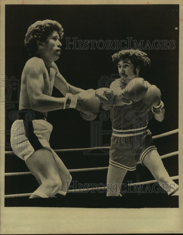 1981 Press Photo Boxers Albert Gonzales and Francisco Soto at Golden ...