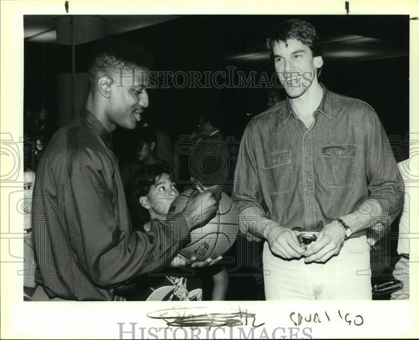 1990 Press Photo David Wingate, San Antonio Spurs Basketball Player at ...