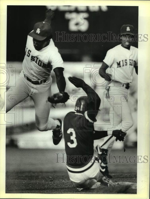 1988 Press Photo The Tulsa Drillers and San Antonio Missions play pro ...