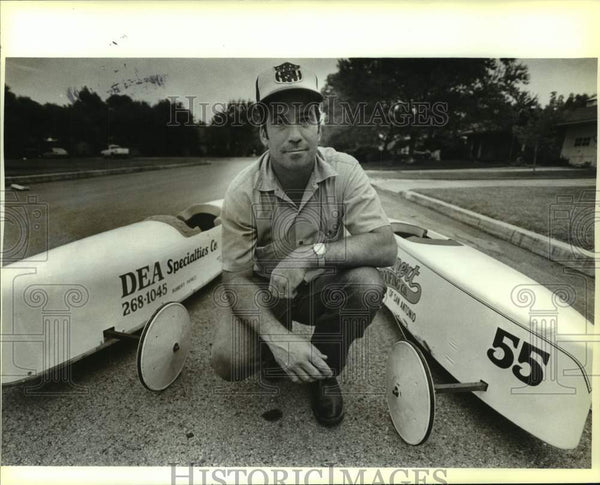 1987 Press Photo David St. Clair with soap box derby cars - sas14352 ...