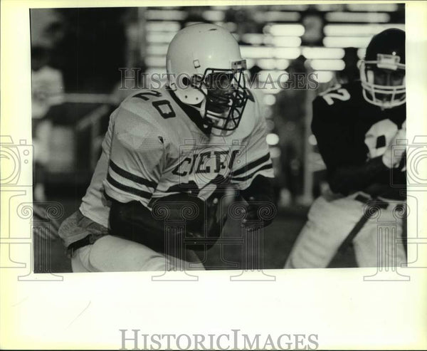 1988 Press Photo Cuero High football running back Robert Strait ...