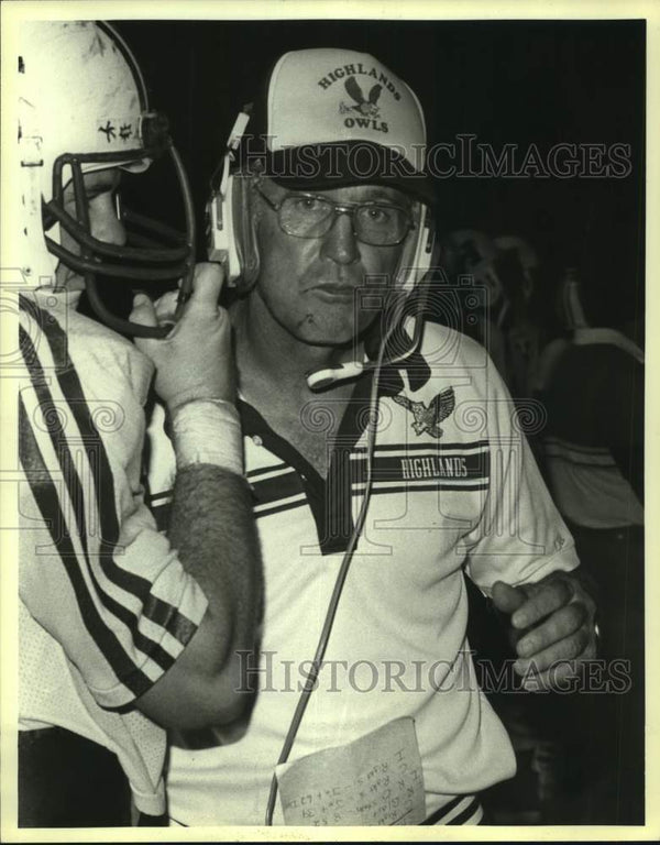 1983 Press Photo Highlands High football coach D.W. Rutledge - sas17307 ...