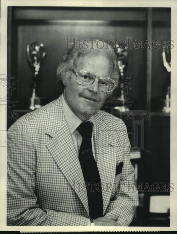 1977 Press Photo ABC Sports and News president Roone Arledge - sas1731 ...