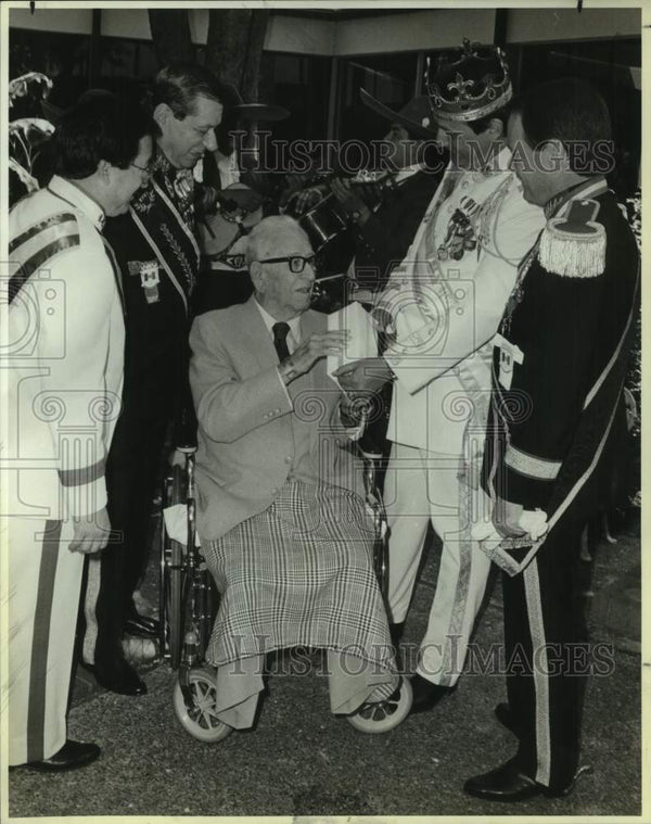 1988 Press Photo Fake royalty at Morning Side Manor - sas18330 ...