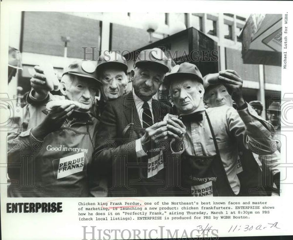 Press Photo Food Manufacturer Frank Perdue & Masked Men Eat Chicken ...