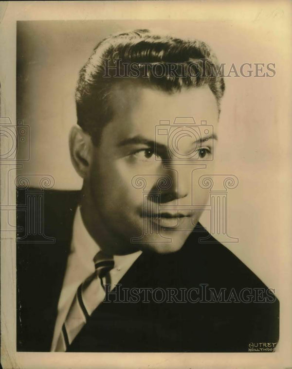 1957 Press Photo Make-up artist Paul Rachette - sax12291 - Historic Images