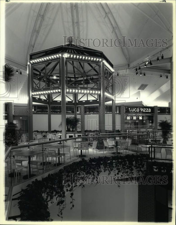 1988 Press Photo Rolling Oaks Mall food court - sax21934 - Historic Images
