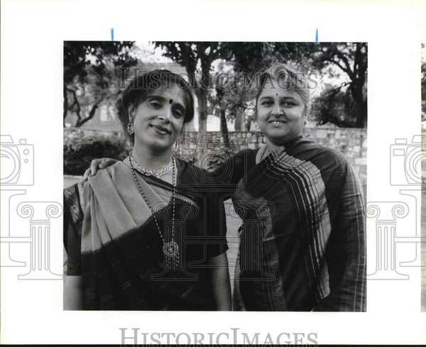 1993 Press Photo Lila Patel & Ambila Natarajan at San Antonio Festival ...