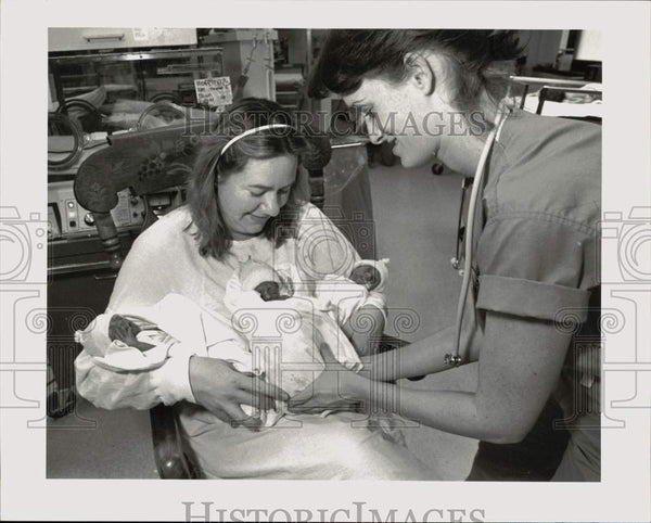 1988 Press Photo Dawn Hoffman & her triplets Cody, Shane & Dillon ...