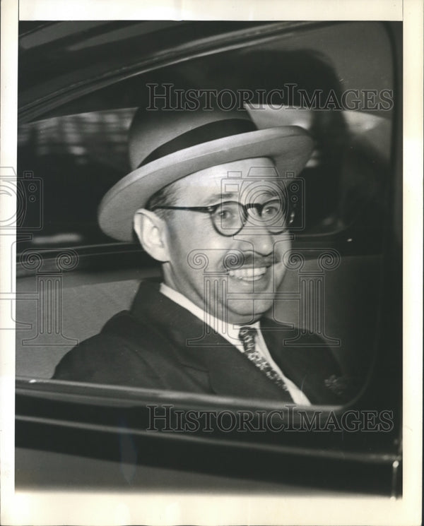 1941 Press Photo Dr. Manfred Zapp arrive at the pier from Ellis Island ...