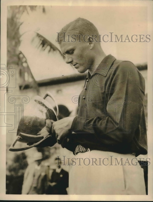 1936 Press Photo Charles Whitehead holds golf trophy in Coral Gables FL ...