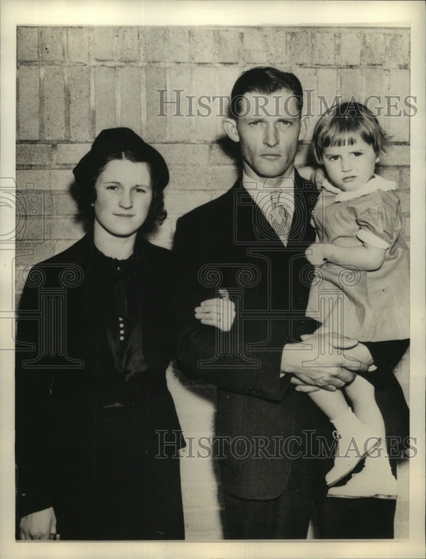 1937 Press Photo Mr. and Mrs. Millard Stobbie and daughter Betty ...