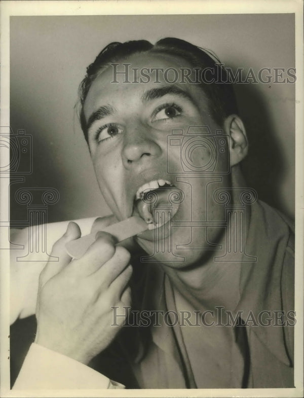 1941 Press Photo Bob Feller Declared a Perfect Physical Specimen for ...