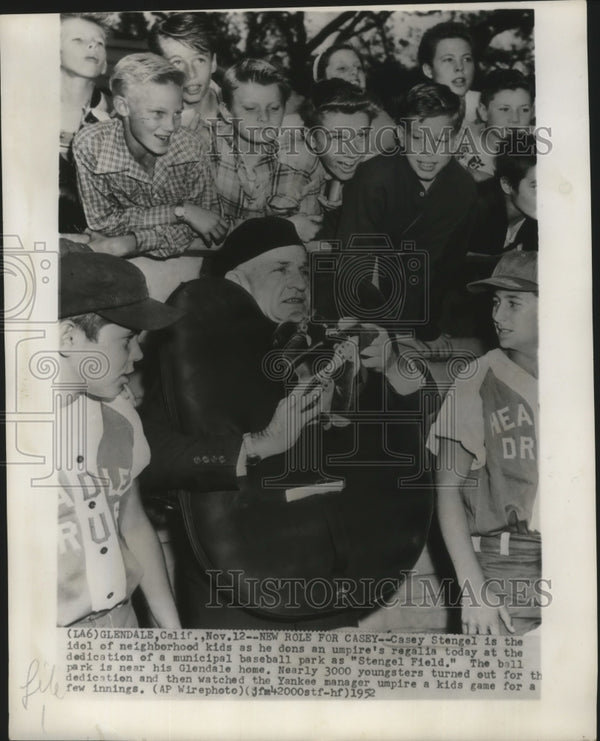1952 Press Photo Casey Stengel at dedication of "Stengel Field" near ...