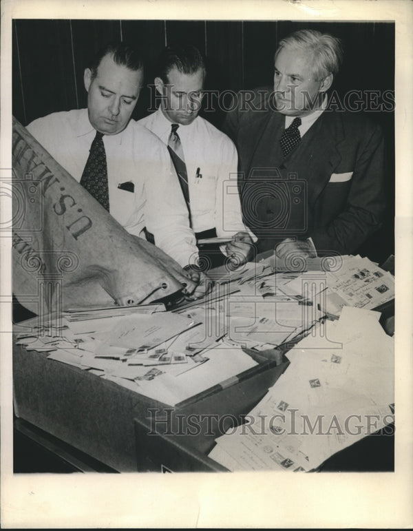 1944 Press Photo St. Louis Browns' Jim Conzelman with World Series fan ...
