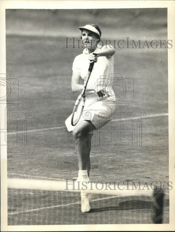 1936 Press Photo Kay Stammers during match with Marjorie Van Ryn at ...