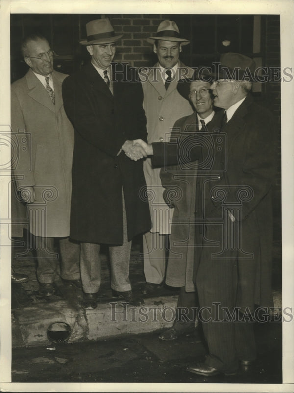 1944 Press Photo Coach Jim Lookabaugh, Dan Rogers A.E. Eilers, H ...