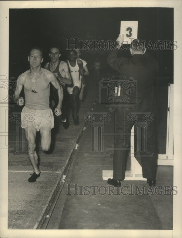 1945 Press Photo Jim Rafferty winner 24th Annual Indoor Championships ...