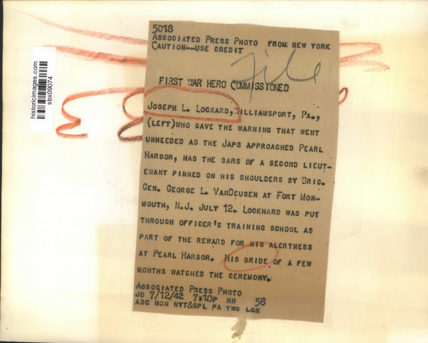 1942 Press Photo Joseph Lockard gets 2nd Lt bars from Brig Gen GL Van ...